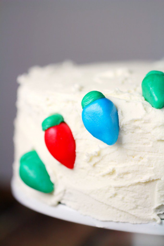Christmas Cake Tutorial: Christmas Lights Cake - Frugal Mom Eh!