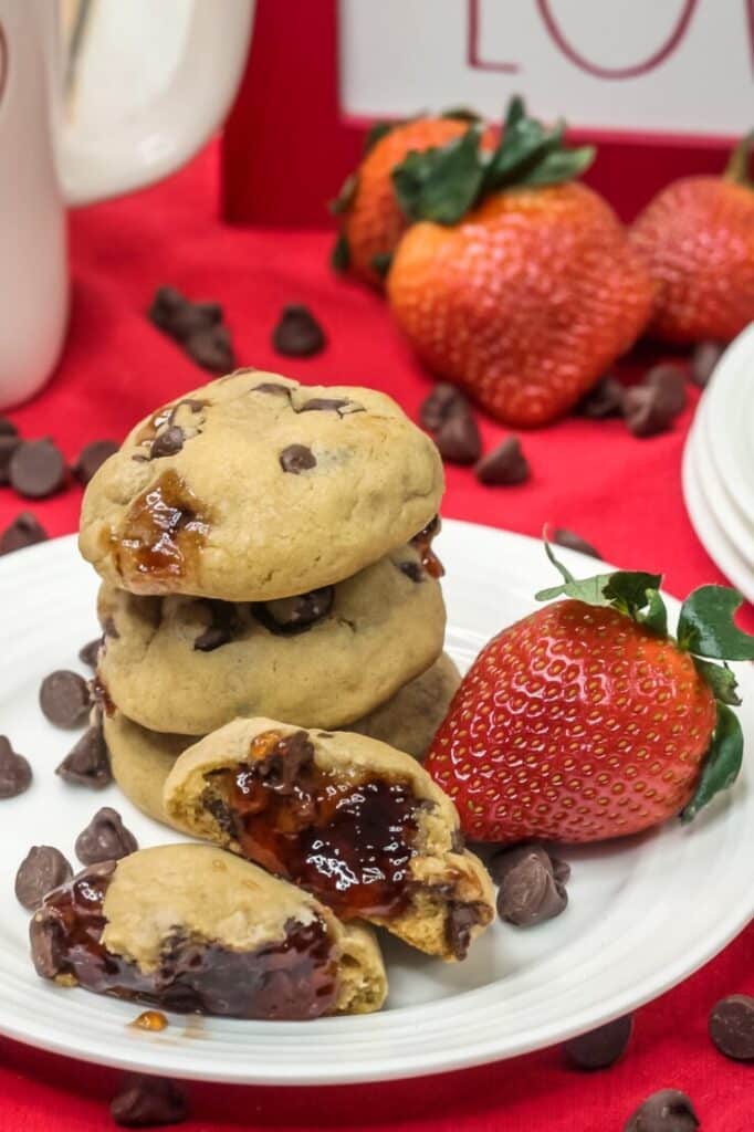 Chocolate Covered Strawberry Cookies - Frugal Mom Eh!