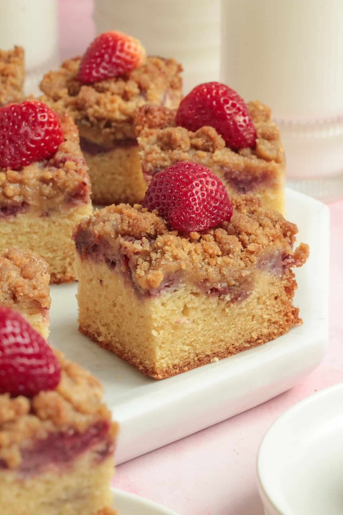 Strawberry Crumb Cake - Frugal Mom Eh!